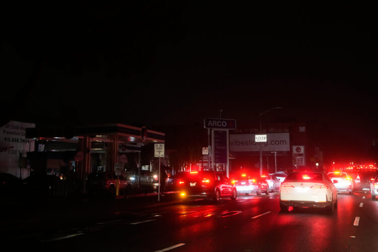 Waymos blocked roads and caused chaos during San Francisco power outage ...